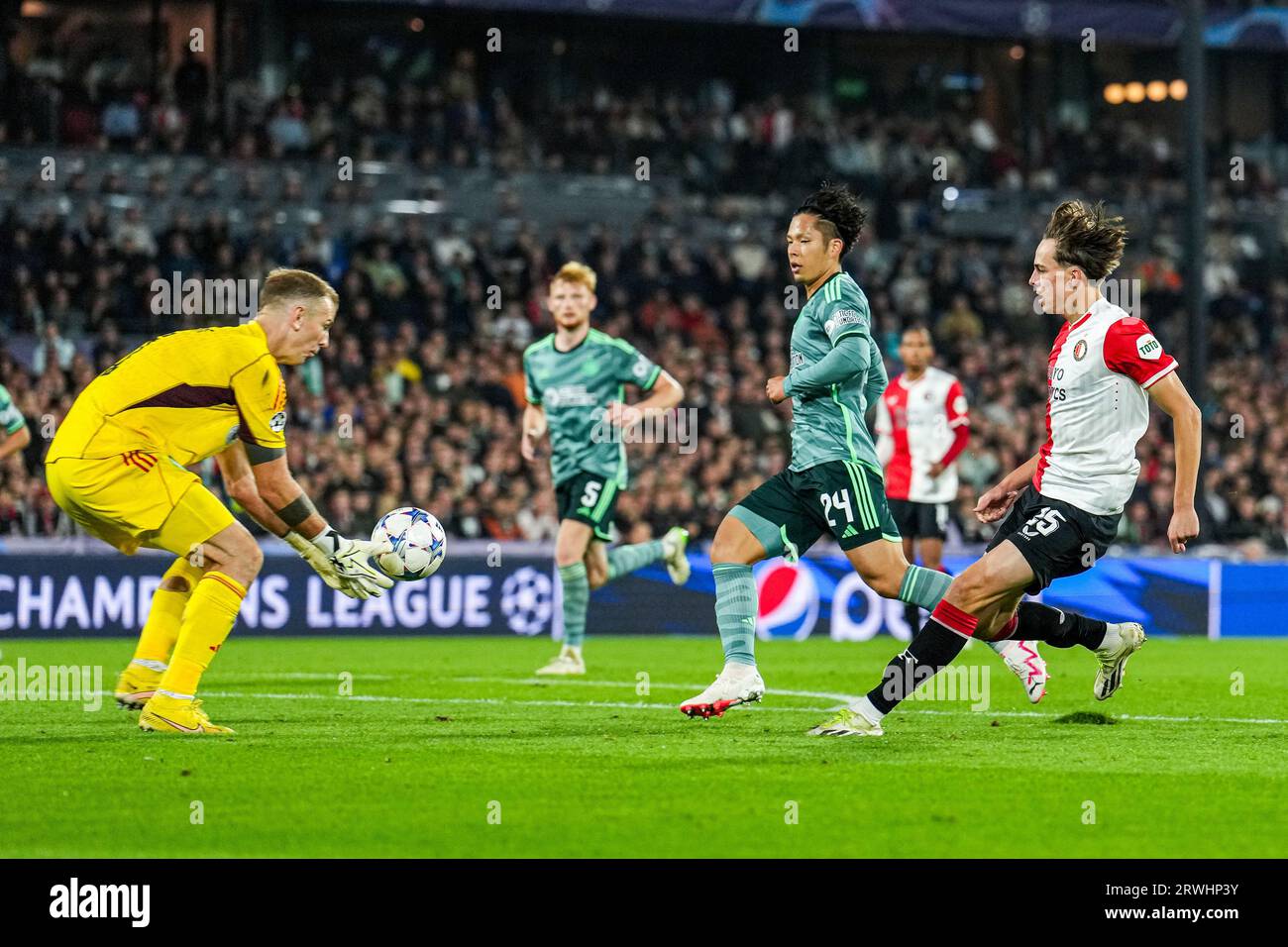 Rotterdam, The Netherlands. 19th Sep, 2023. Rotterdam - Celtic goalkeeper Joe Hart, Leo Sauer of ...