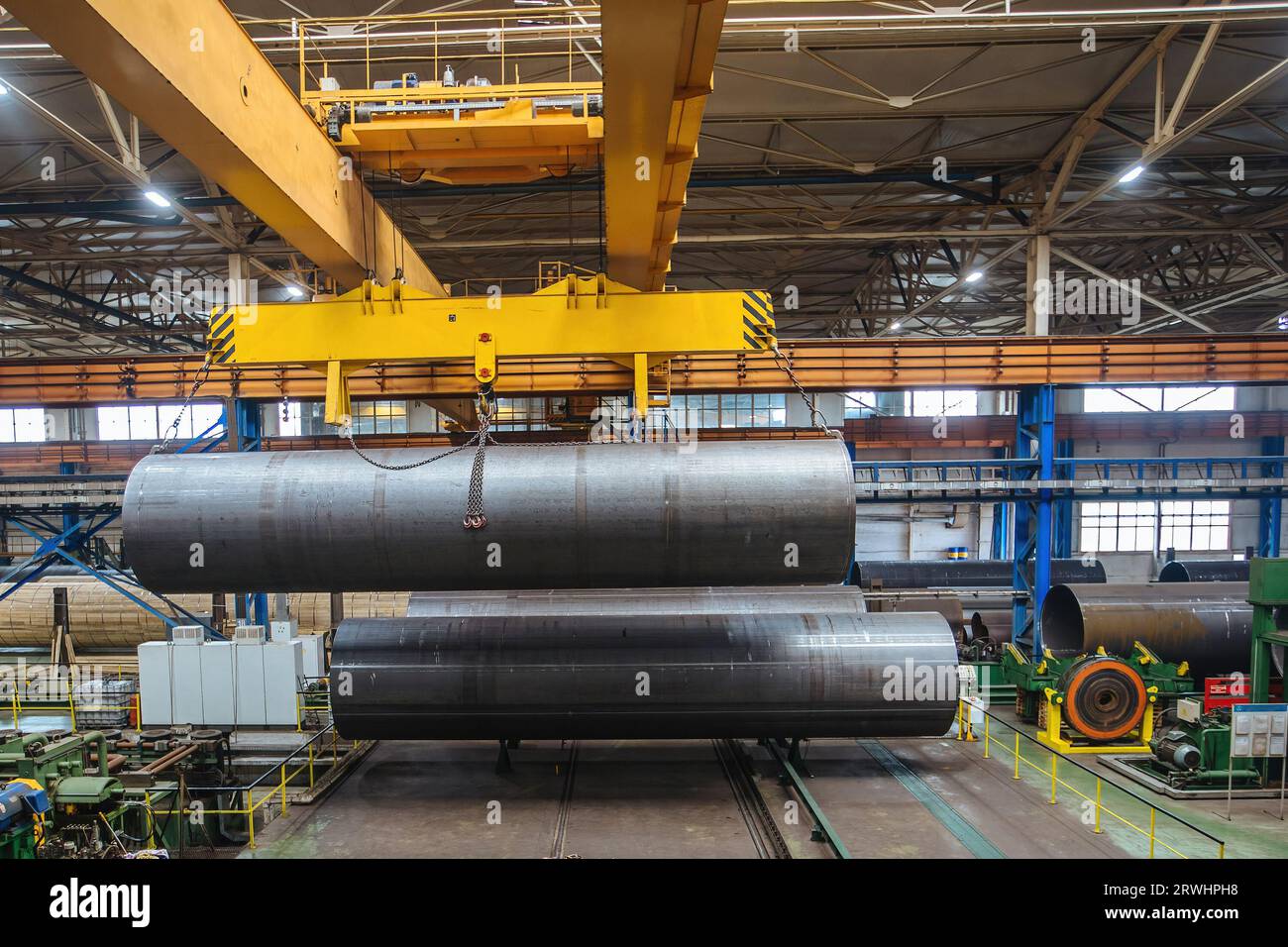 Overhead factory machine hi-res stock photography and images - Alamy