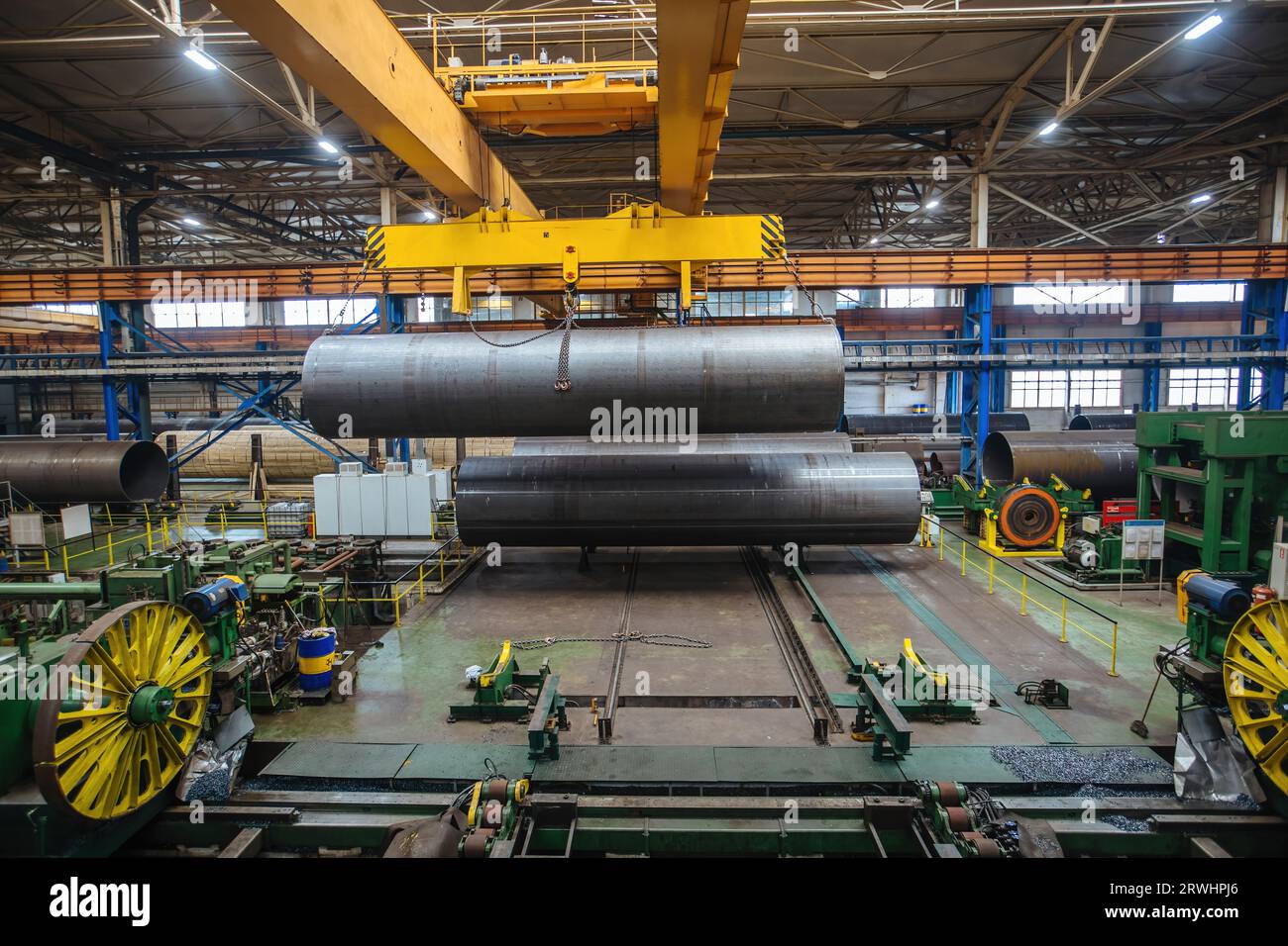 Finished pipe transportation by overhead crane in pipe factory Stock ...