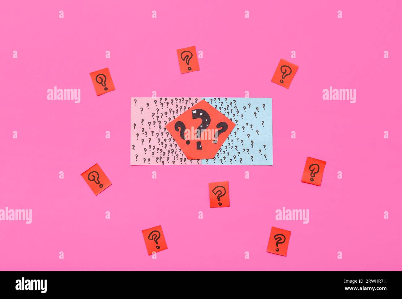 Paper quiz card with question marks on pink background Stock Photo - Alamy