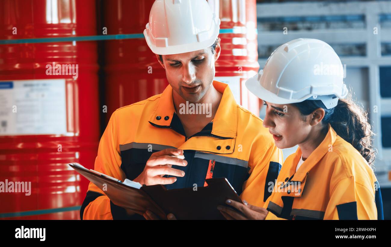 Inspect of material logistic hi-res stock photography and images - Alamy