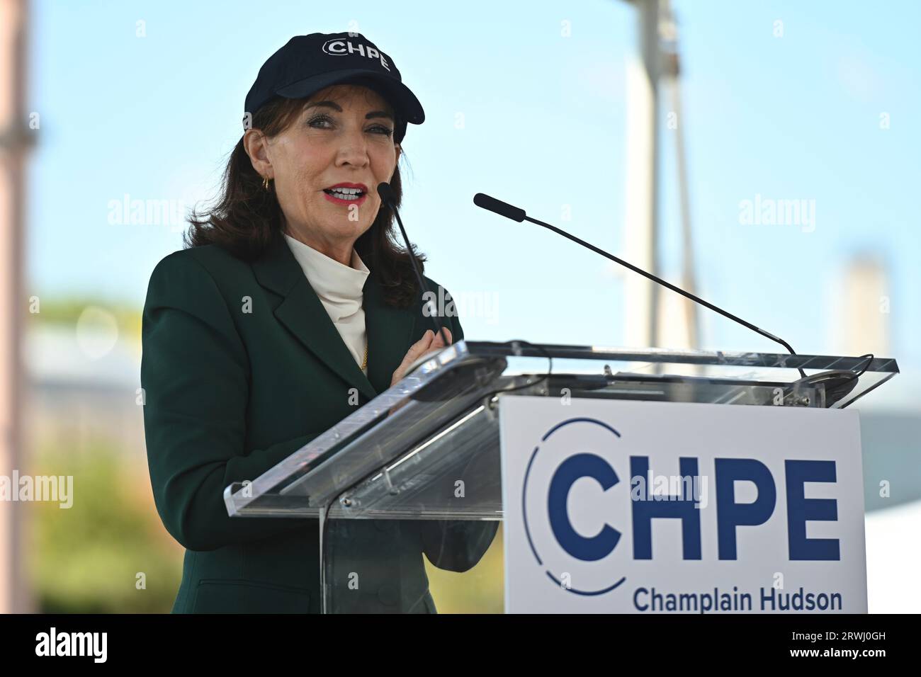 Photo by: NDZ/STAR MAX/IPx 2023 9/19/23 Governor Kathy Hochul makes a ...