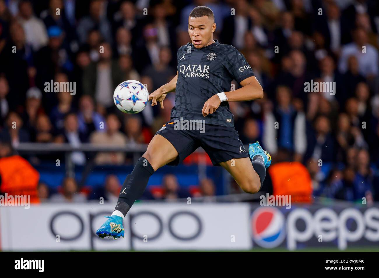 Controls ball mbappé hi-res stock photography and images - Alamy