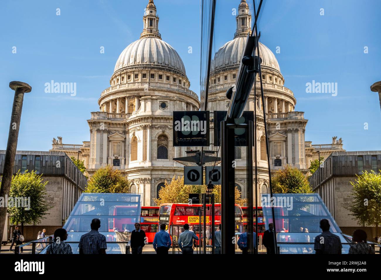 St Paul's Cathedral Reflected In The Windows Of The One New Change ...