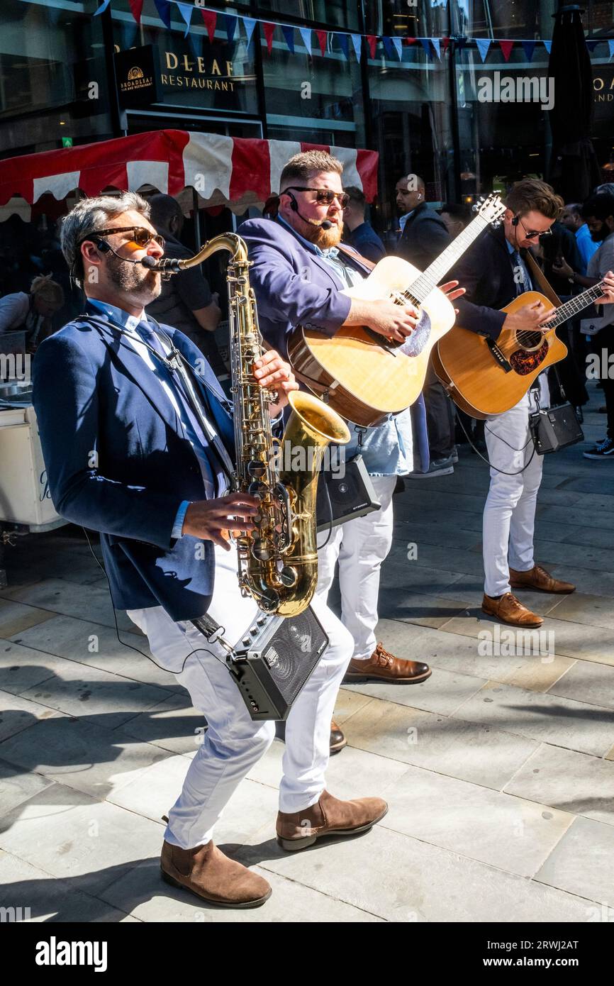 The Wandering Hands Acoustic Trio Perform In Bishopsgate, City of ...
