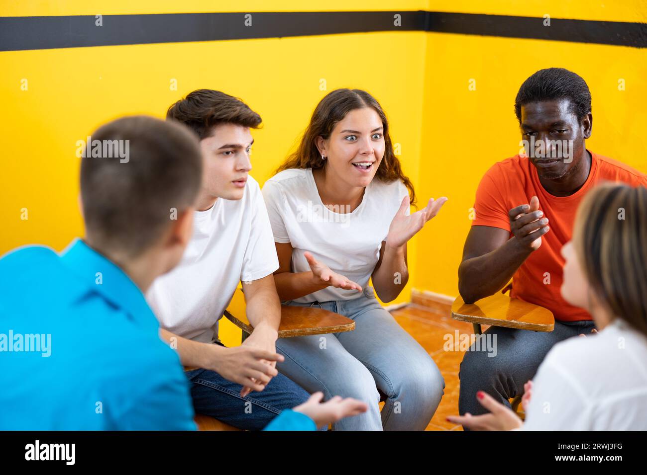African girl speaking classroom hi-res stock photography and images - Alamy