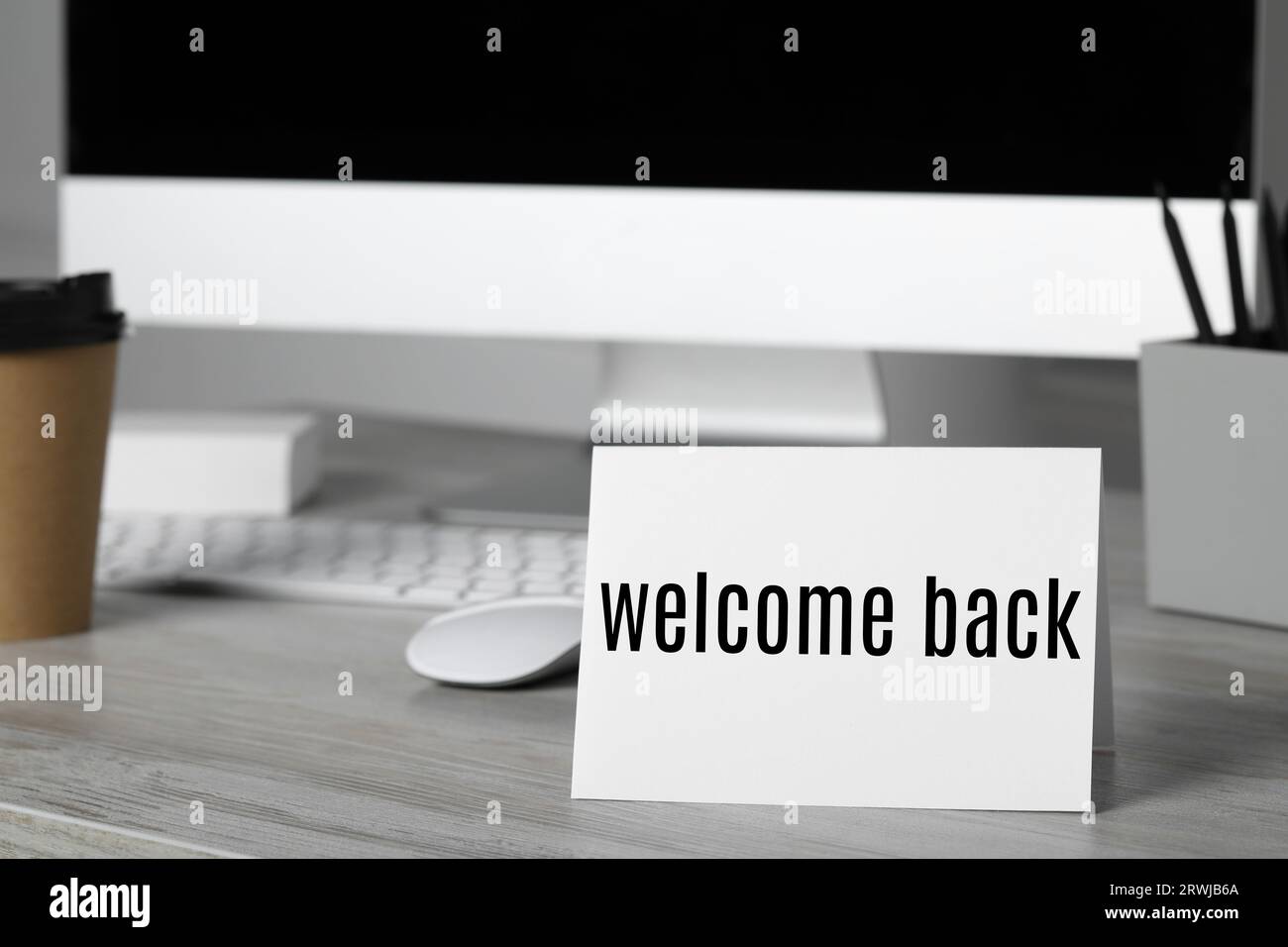 Paper note with phrase Welcome Back on office desk Stock Photo - Alamy