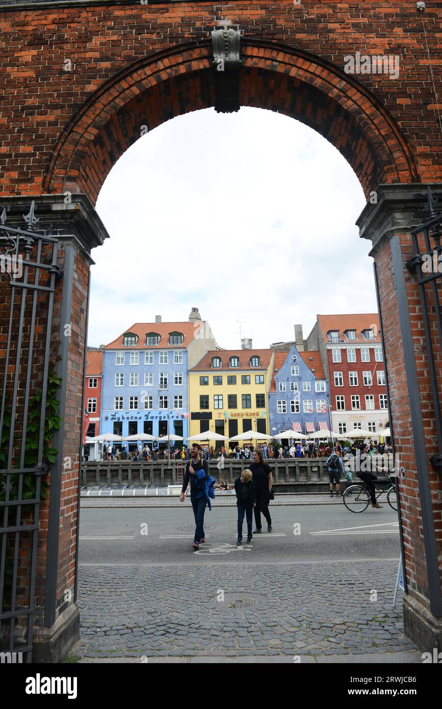 The colorful buildings at Nyhavn seen through the gate of the Kunsthal ...