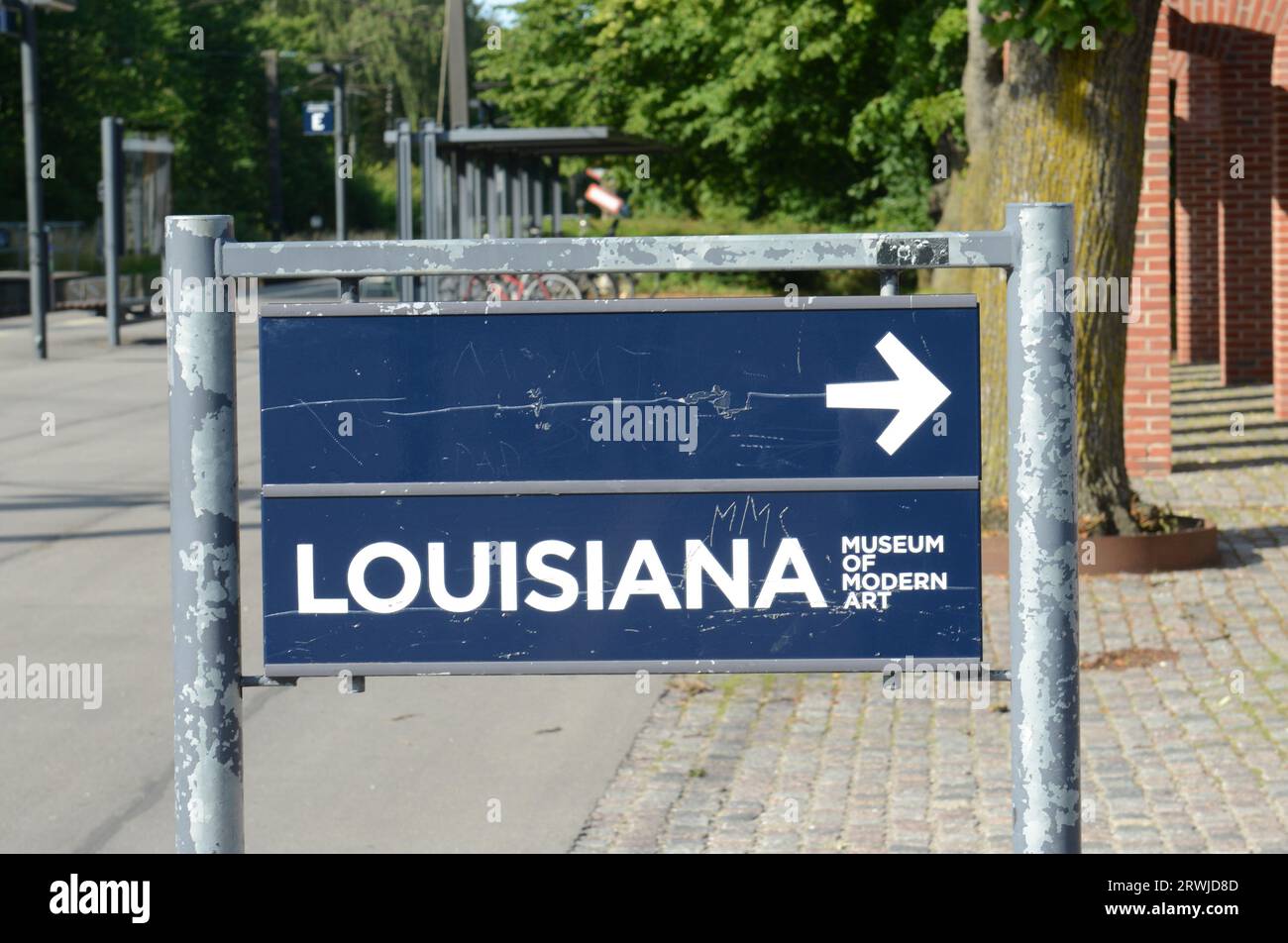 Sign leading to the Louisiana Museum of Modern Art in Humlebaek ...