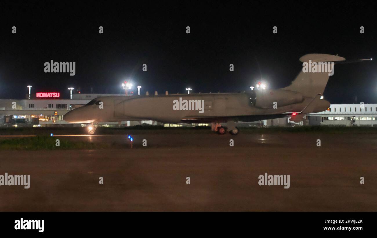 Italian Air Force G550 CAEW (Conformal Airborne Early Warning) arrive ...