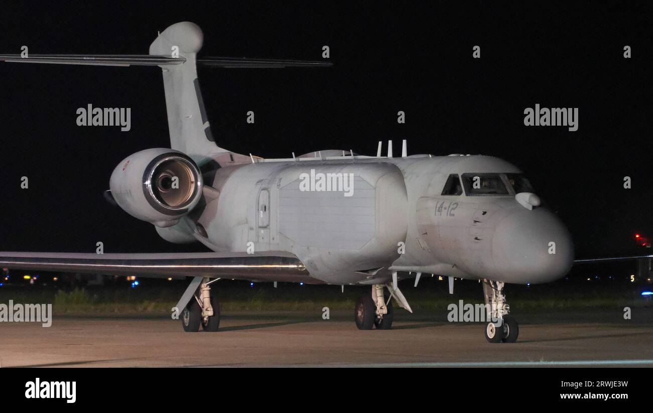 Italian Air Force G550 CAEW (Conformal Airborne Early Warning) arrive ...