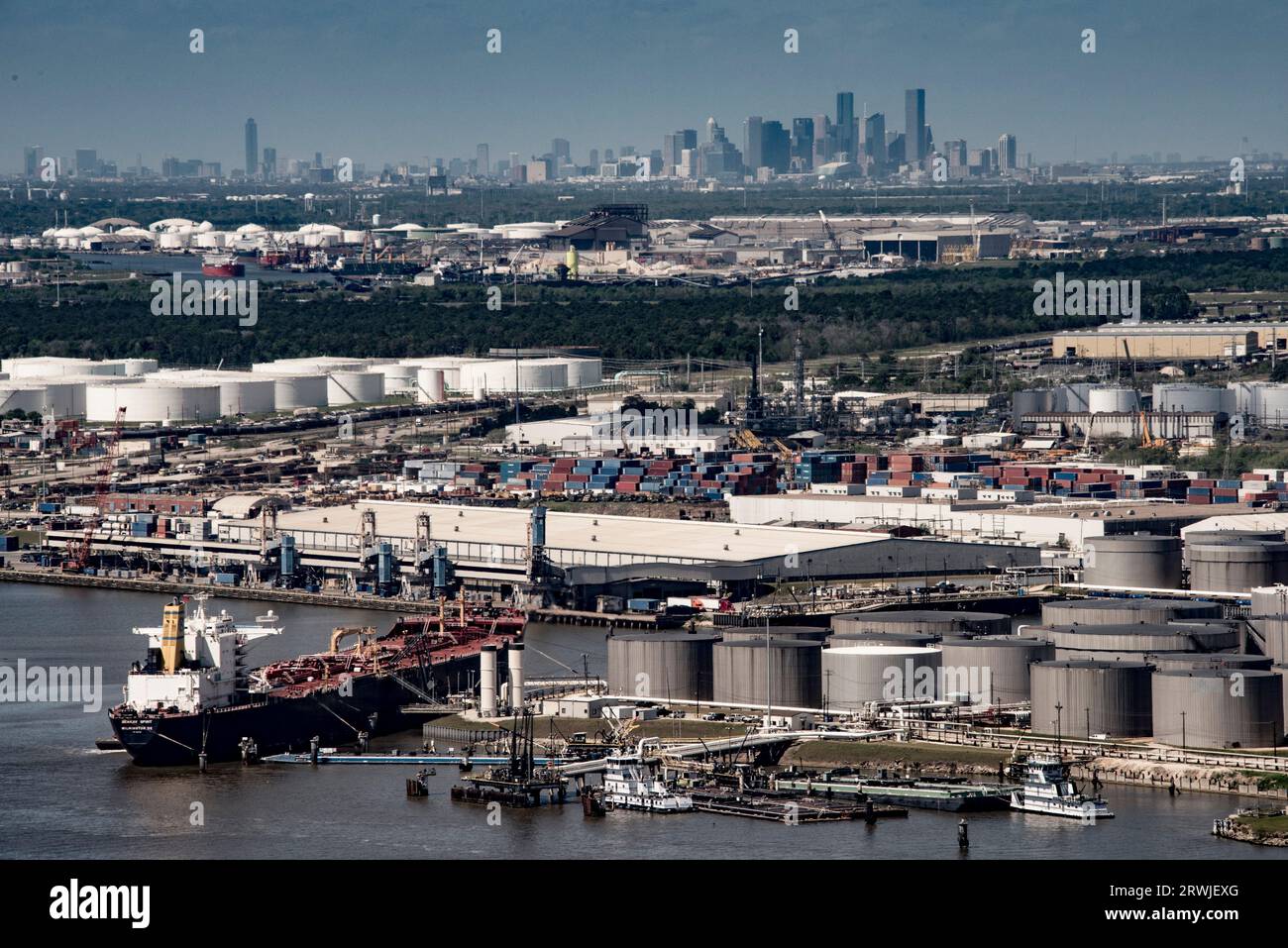 Oil storage and port Stock Photo - Alamy