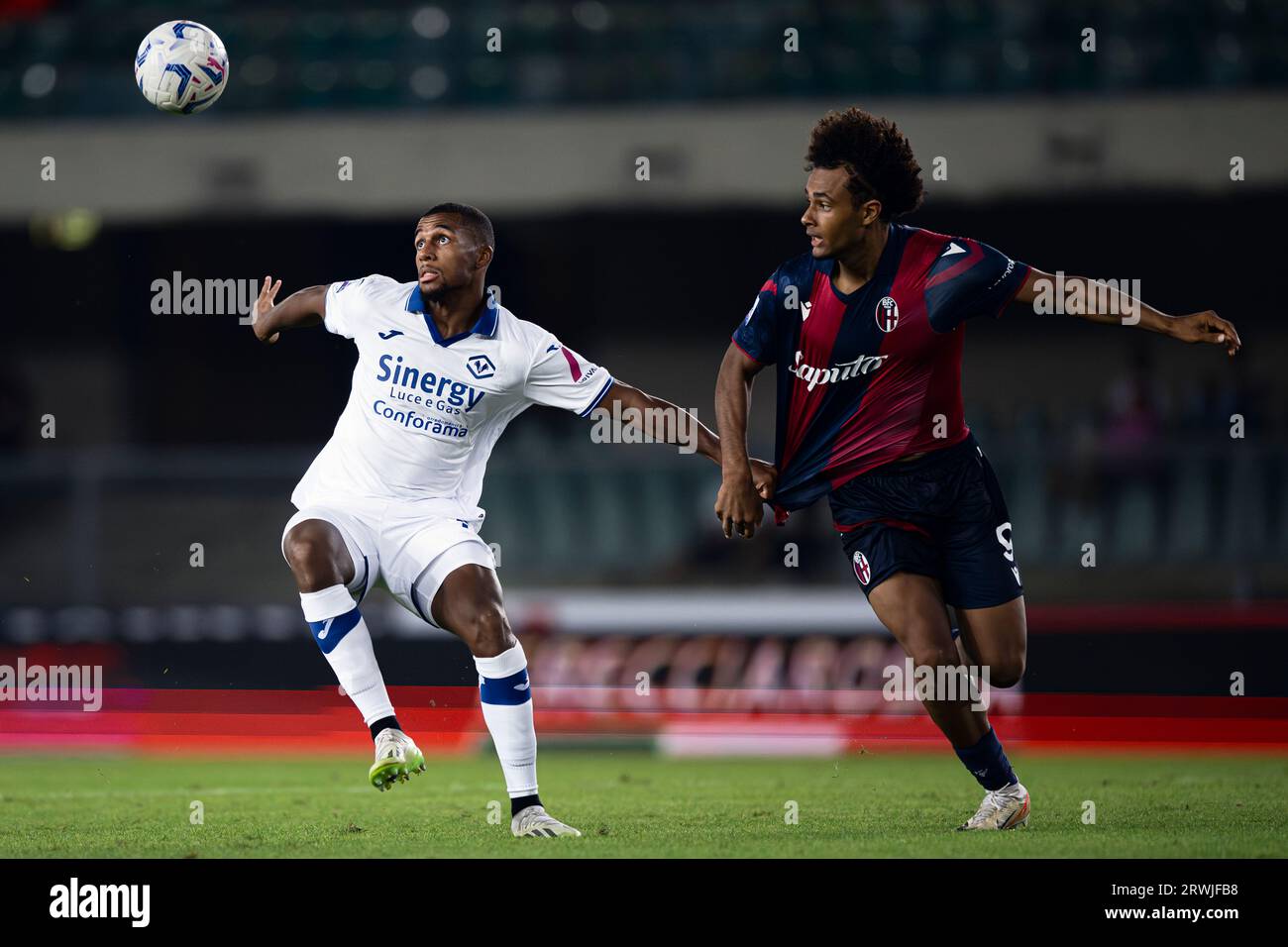 Joshua Zirkzee of Bologna FC competes for the ball with Isak Hien of ...