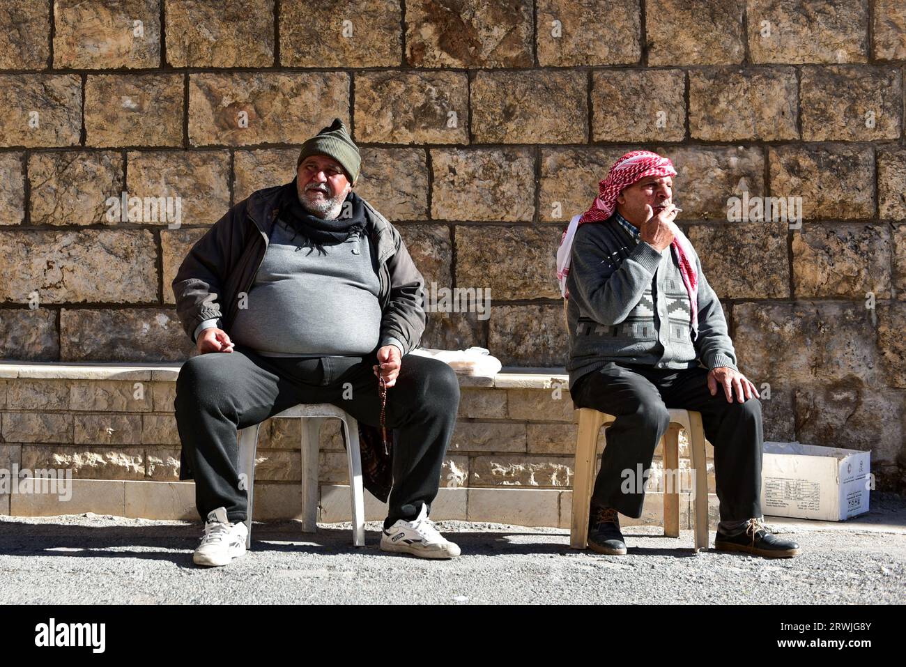 Men chillin hi-res stock photography and images - Alamy