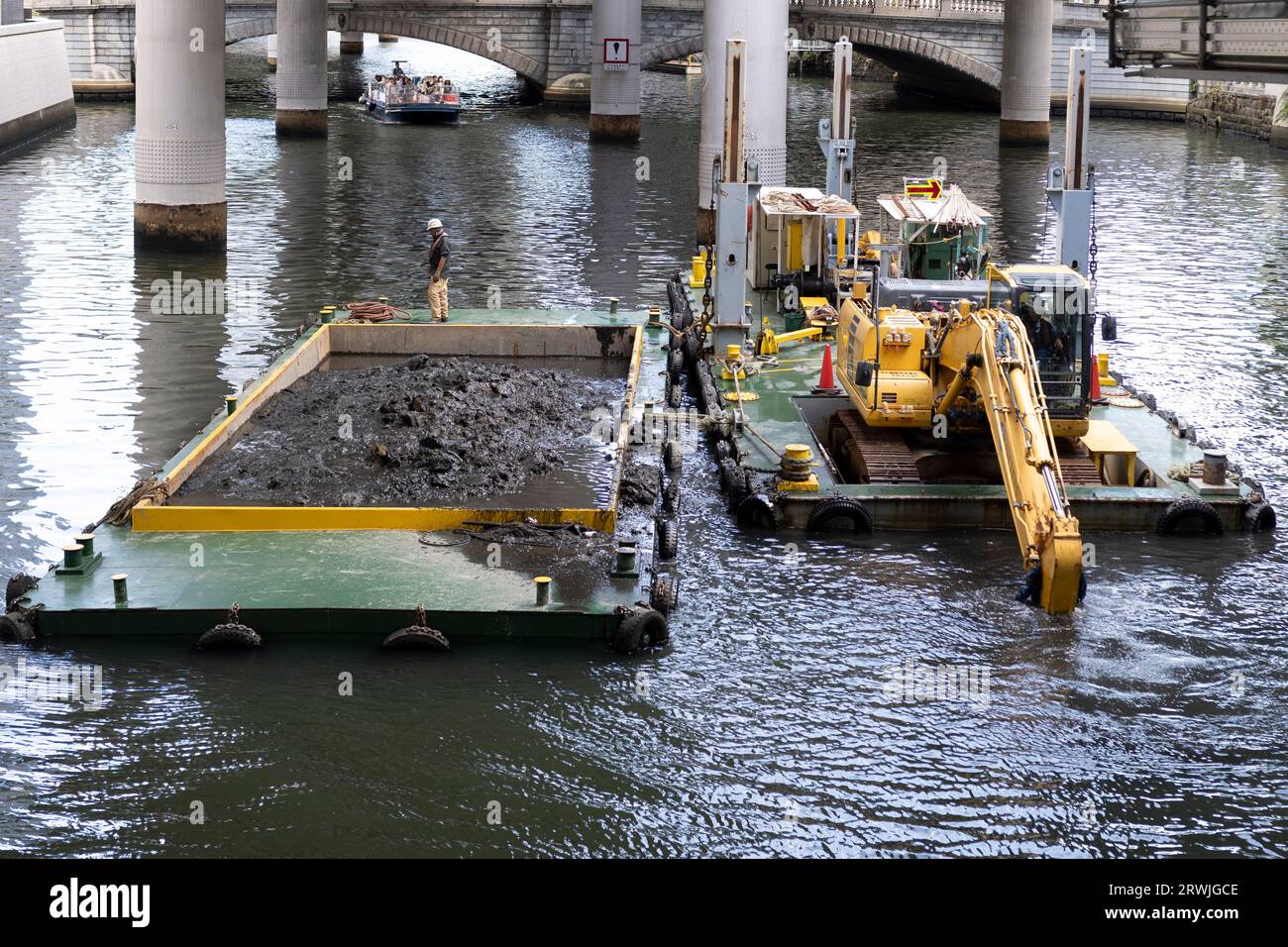 Tokyo, Japan. 19th Sep, 2023. Dredging activities on the Kanda River ...