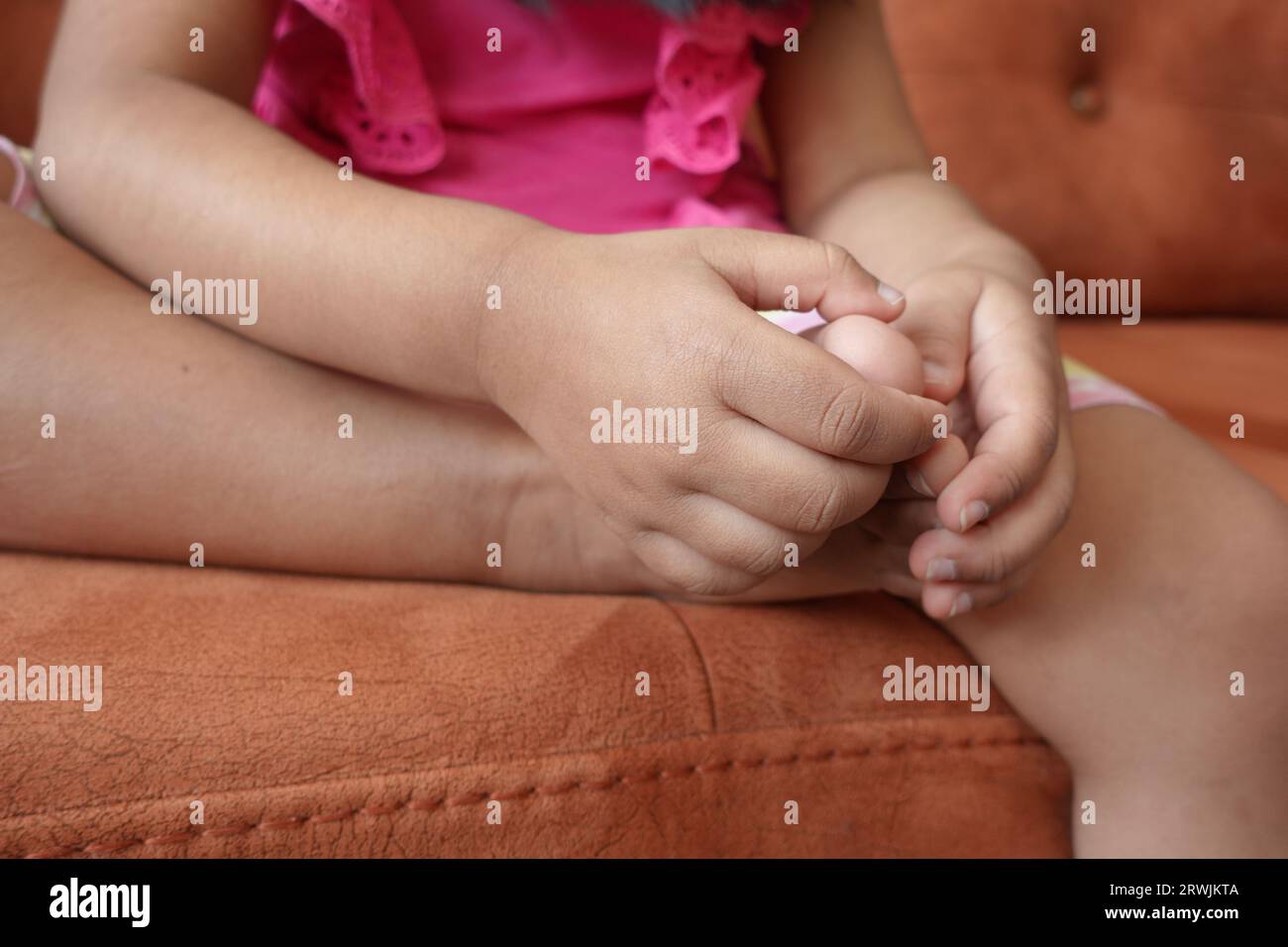 Child suffering from itching skin hi-res stock photography and images ...