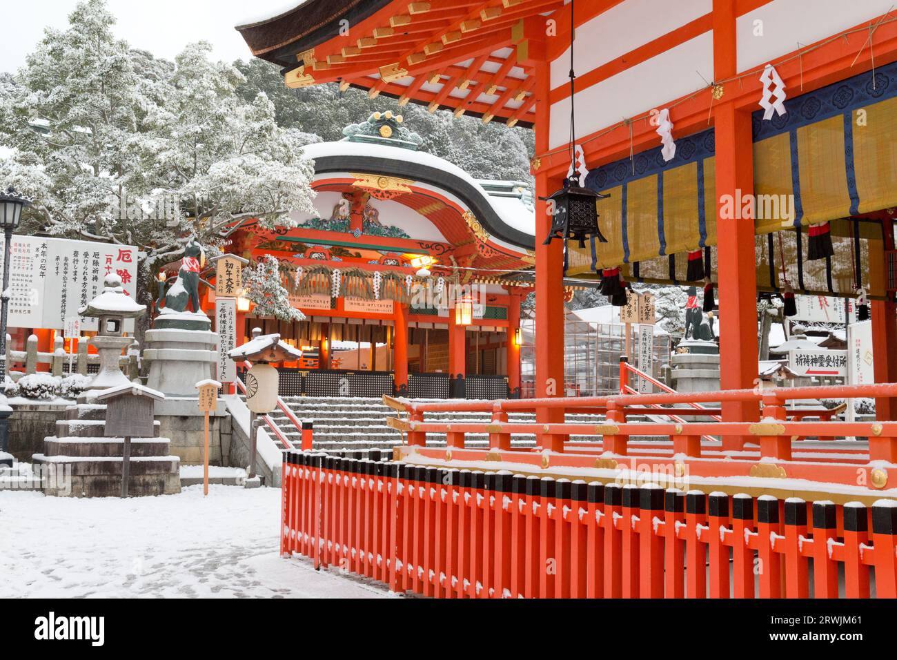 Fushimi inari shrine winter hi-res stock photography and images - Alamy