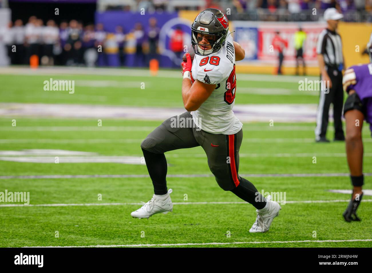Tampa Bay Buccaneers tight end Cade Otton catches a pass against the ...