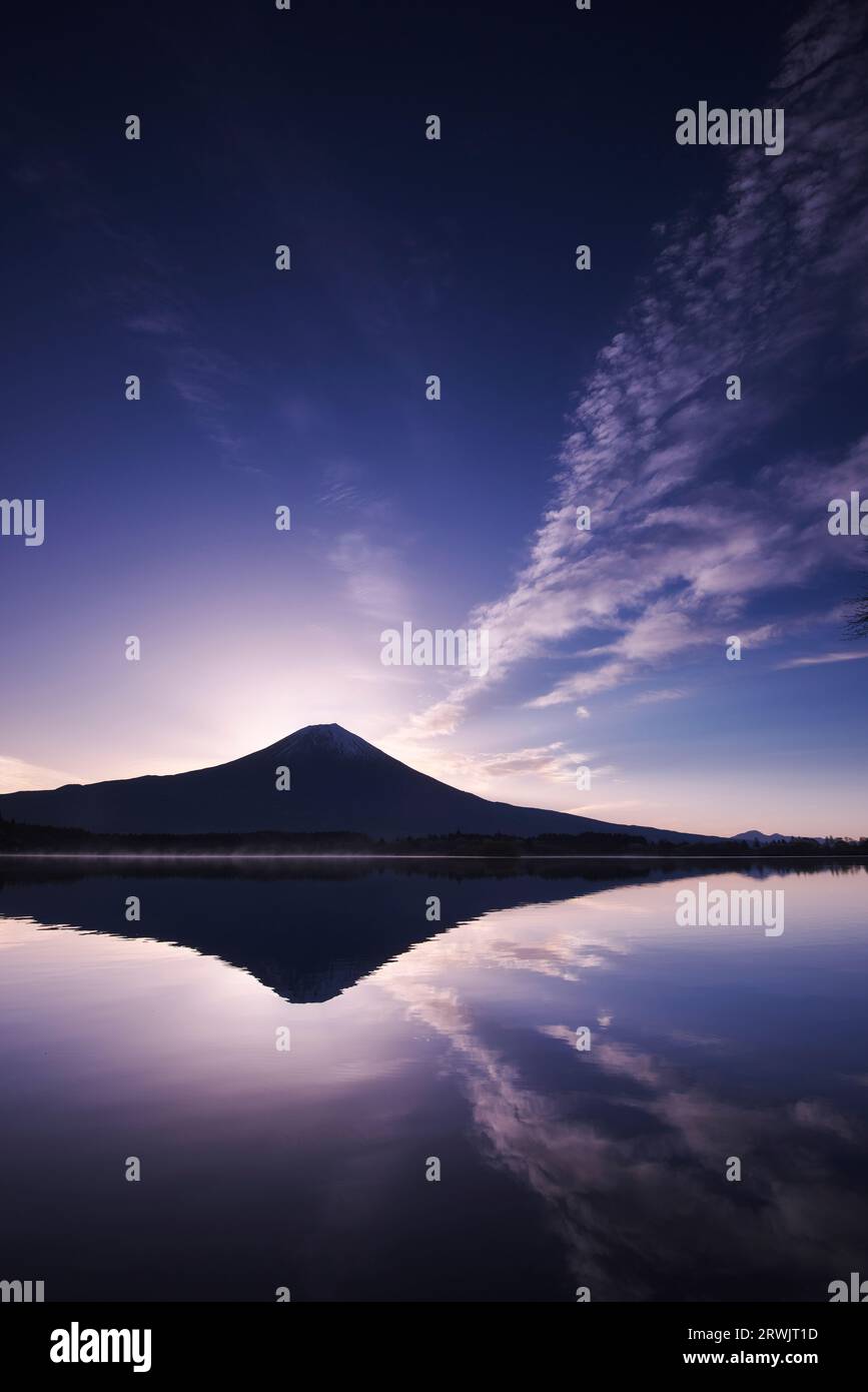 Lake Tanuki in the morning and Mt.Fuji Stock Photo - Alamy