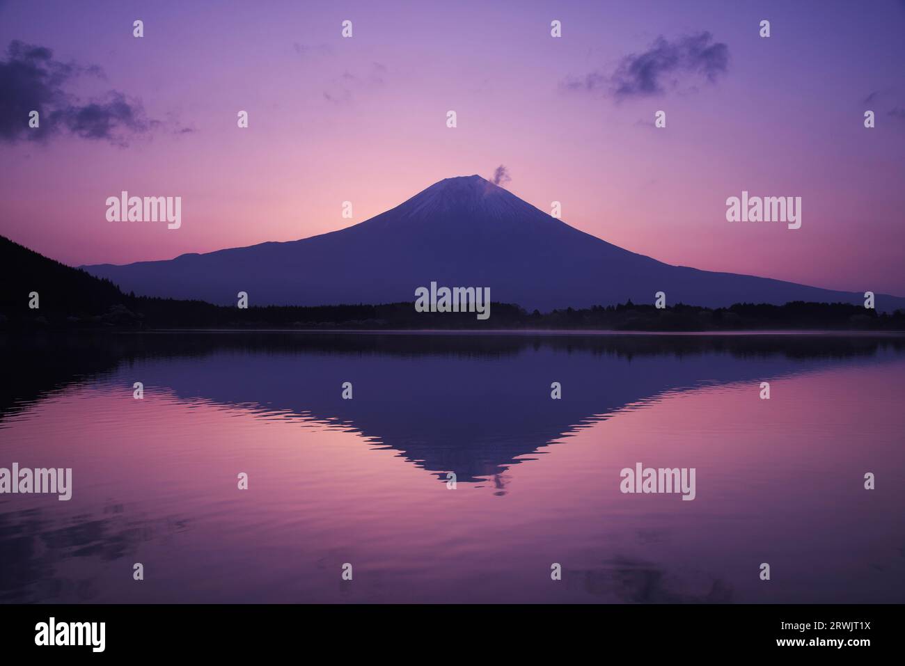 Lake Tanuki in the morning and Mt.Fuji Stock Photo - Alamy
