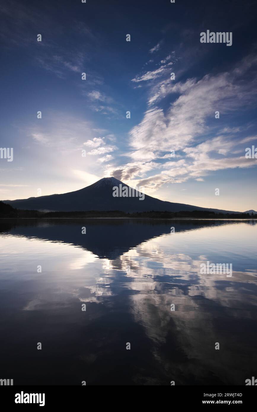 Lake Tanuki in the morning and Mt.Fuji Stock Photo - Alamy