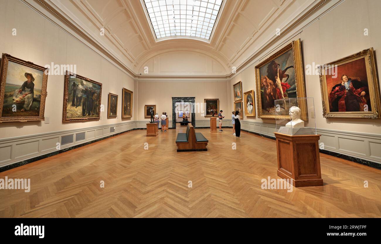 White art gallery walls hi-res stock photography and images - Alamy