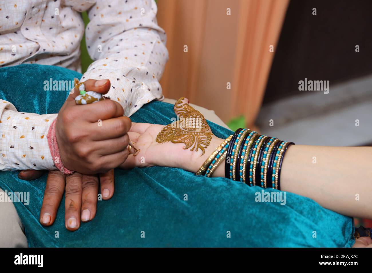 Closeup of making henna mehendi art in hand, culture of india Stock ...