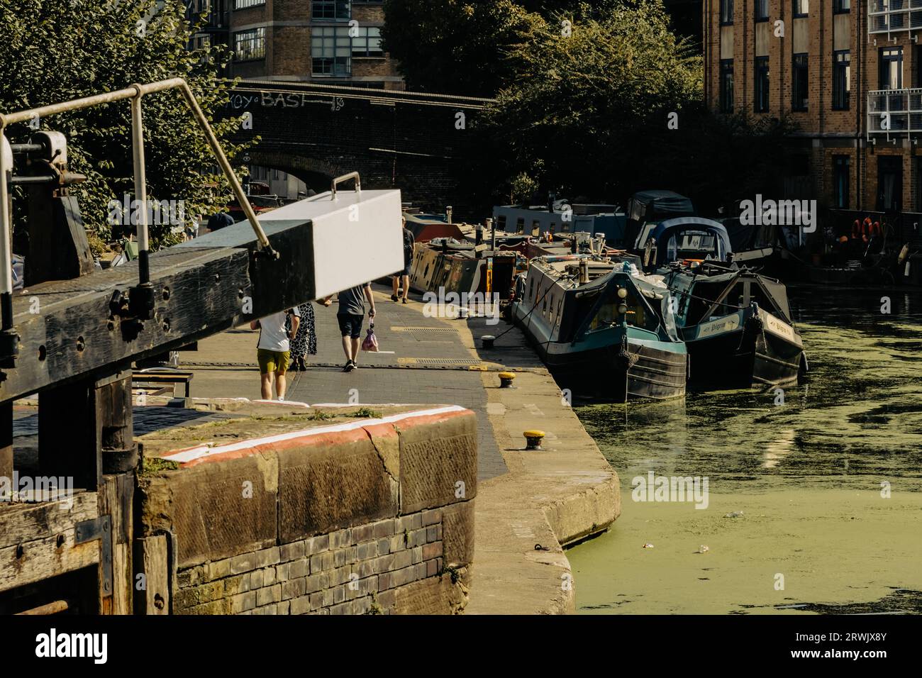 City road lock moorings hi-res stock photography and images - Alamy