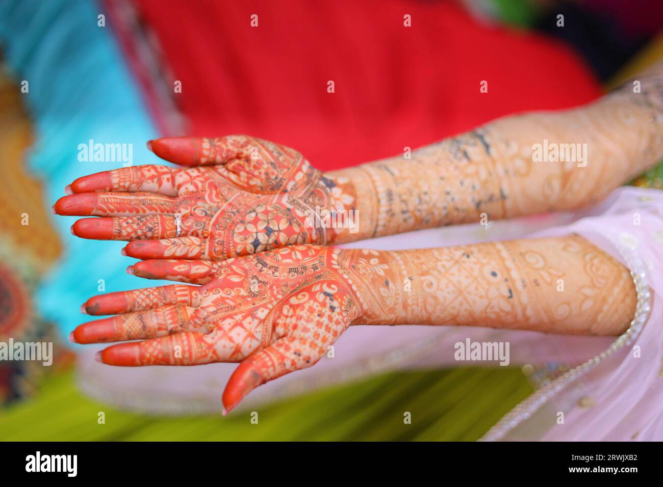 Indian hands in mehndi hi-res stock photography and images - Alamy