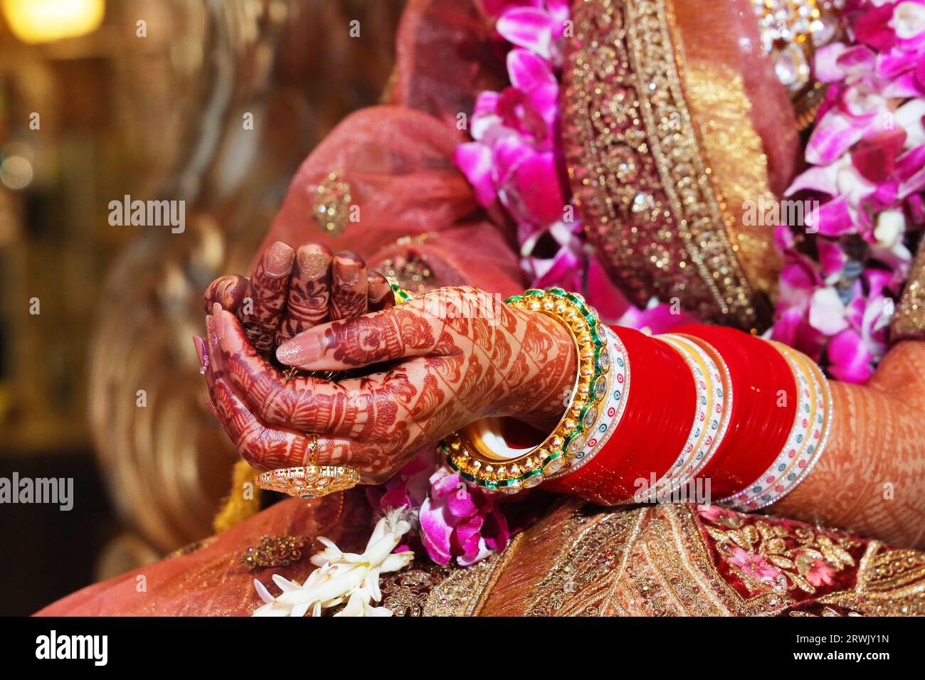 India bride closeup hi-res stock photography and images - Alamy