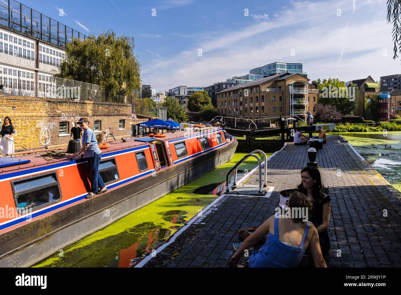 London City Road Lock Regent's Canal City of London Stock Photo - Alamy