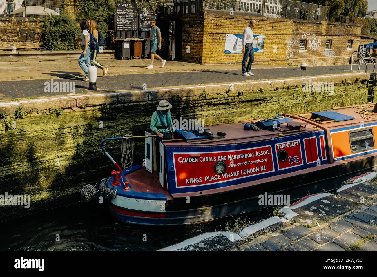 London City Road Lock Regent's Canal City of London Stock Photo - Alamy