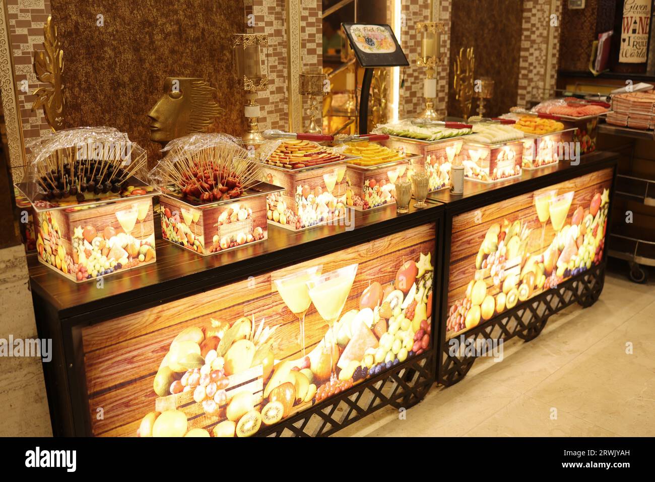 Chaat restaurant hi-res stock photography and images - Alamy