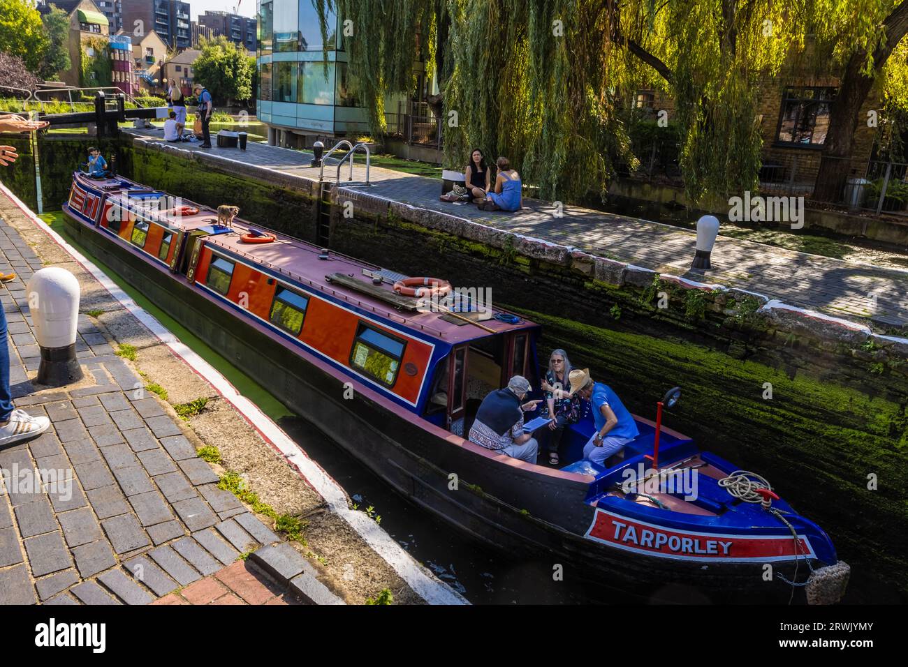 London City Road Lock Regent's Canal City of London Stock Photo - Alamy