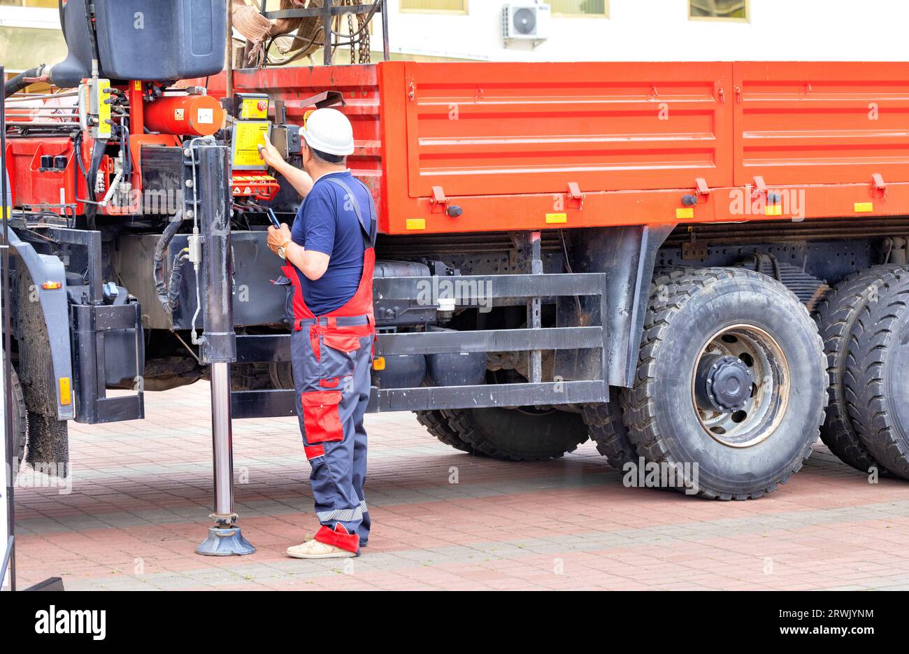 Driver examines truck hi-res stock photography and images - Alamy