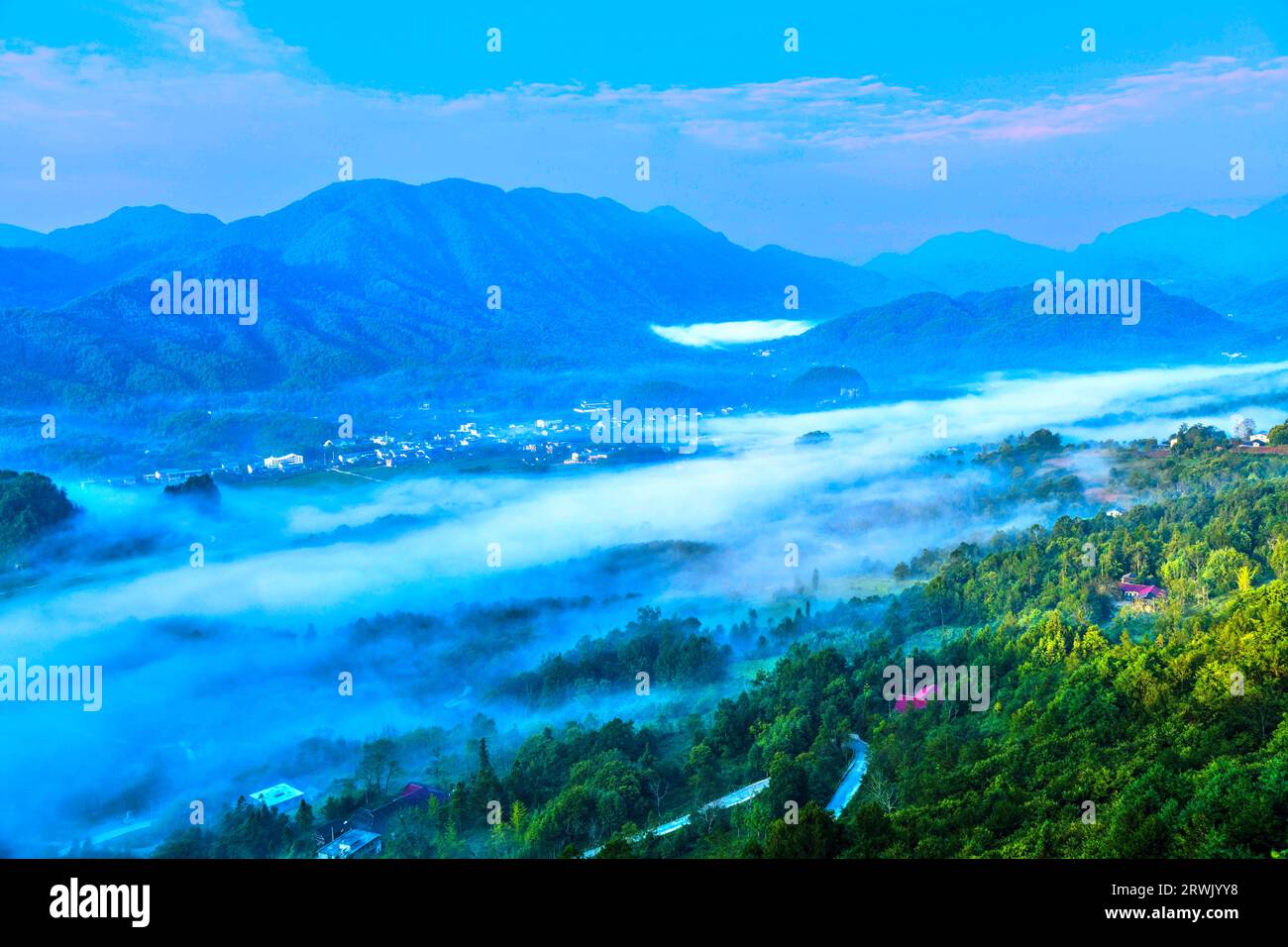 Morning fog shrouding the Kongshan National Forest Park in Tongjiang ...