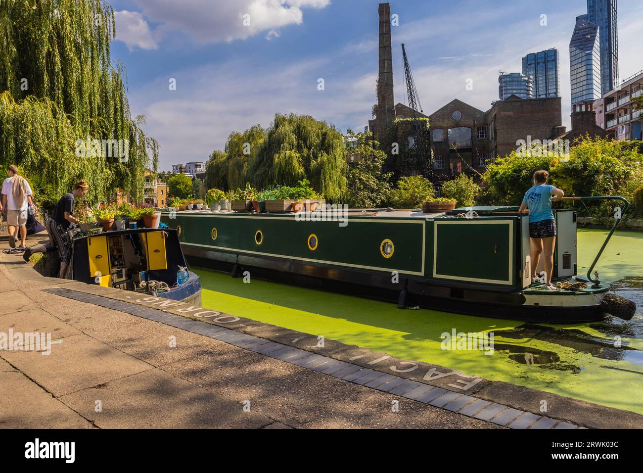 London City Road Lock Regent's Canal City of London Stock Photo - Alamy