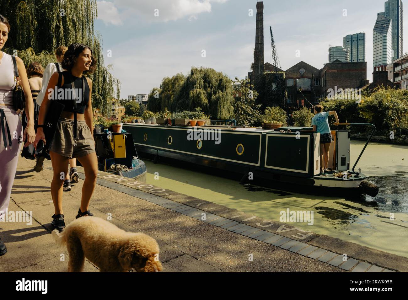 London City Road Lock Regent's Canal City of London Stock Photo - Alamy
