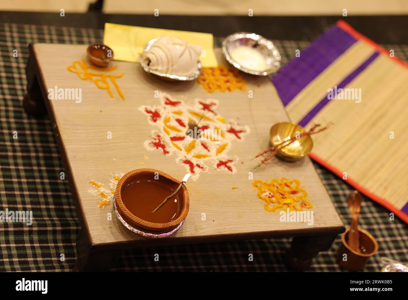 Haladi pooja rice ritual indian wedding Stock Photo - Alamy