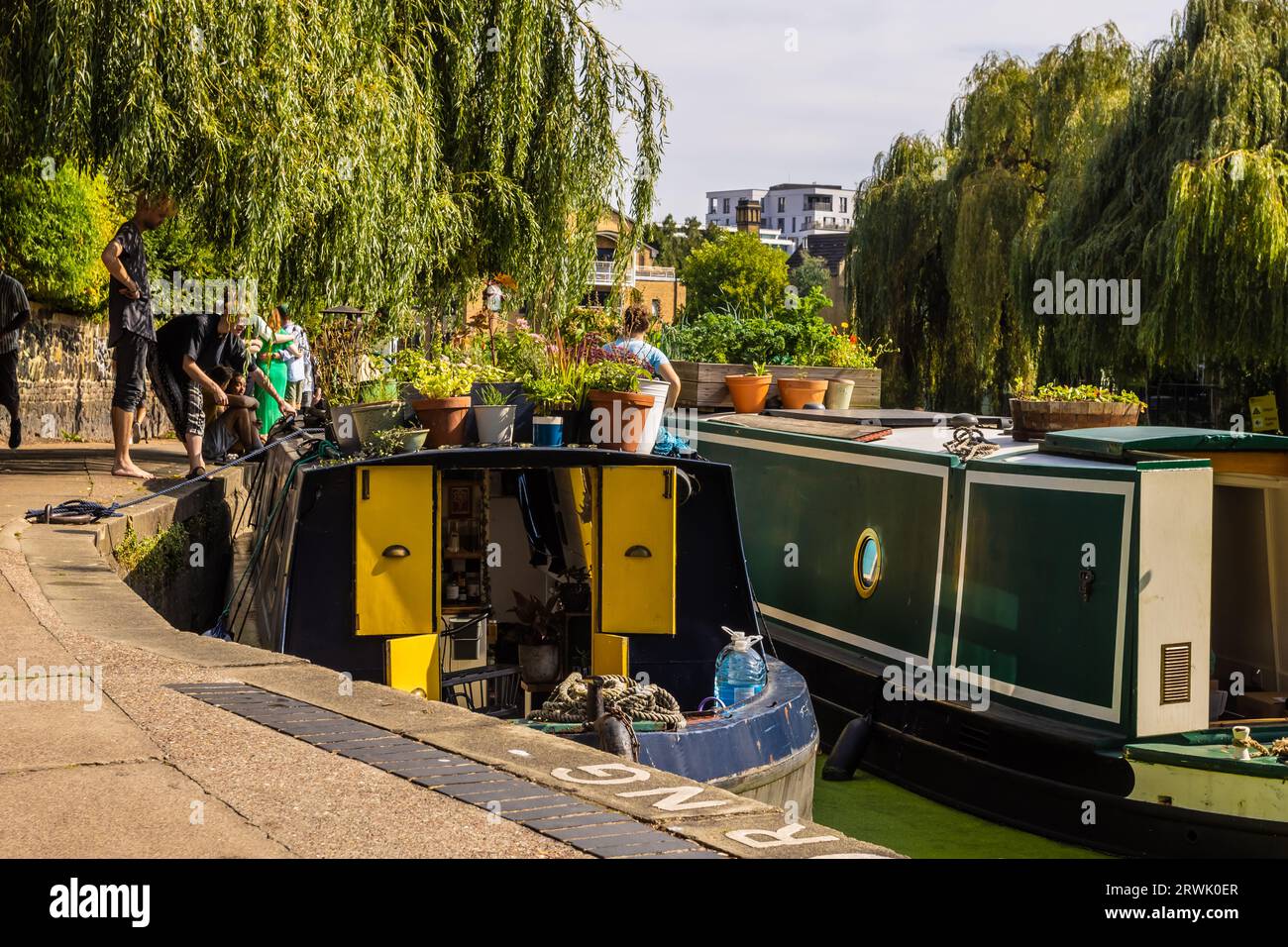 City road lock moorings hi-res stock photography and images - Alamy
