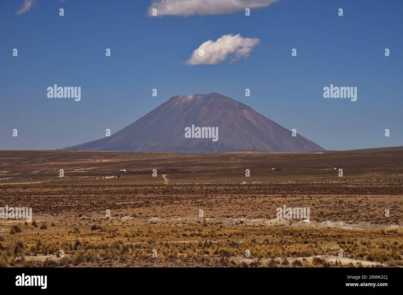 Misti volcano in Peru rising from the high plain Stock Photo - Alamy