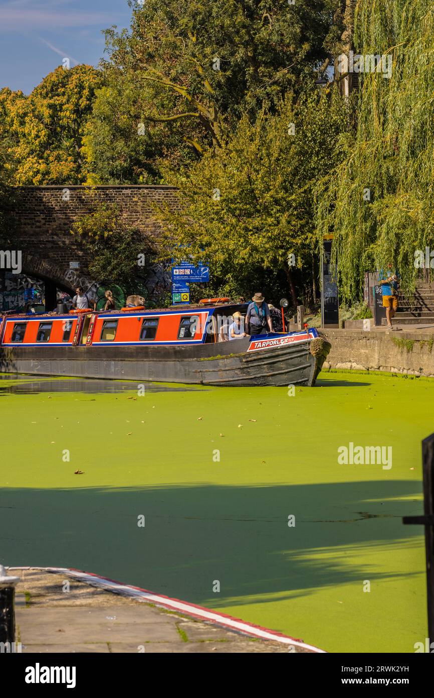 London City Road Lock Regent's Canal City of London Stock Photo - Alamy