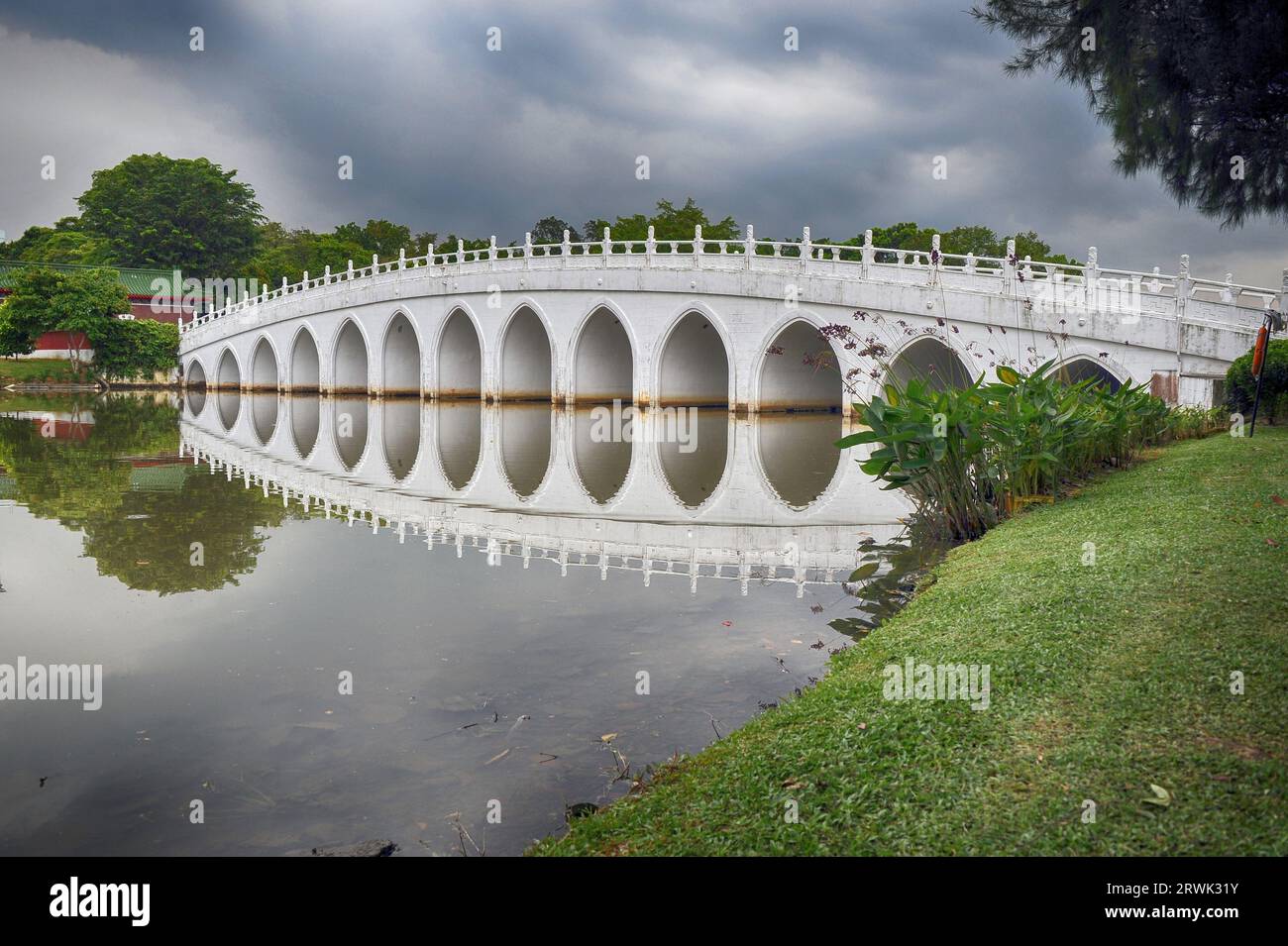 Chinese footbridge hi-res stock photography and images - Alamy