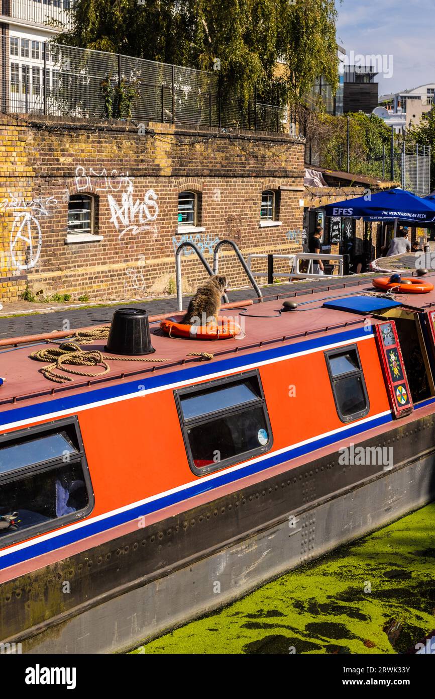London City Road Lock Regent's Canal City of London Stock Photo - Alamy
