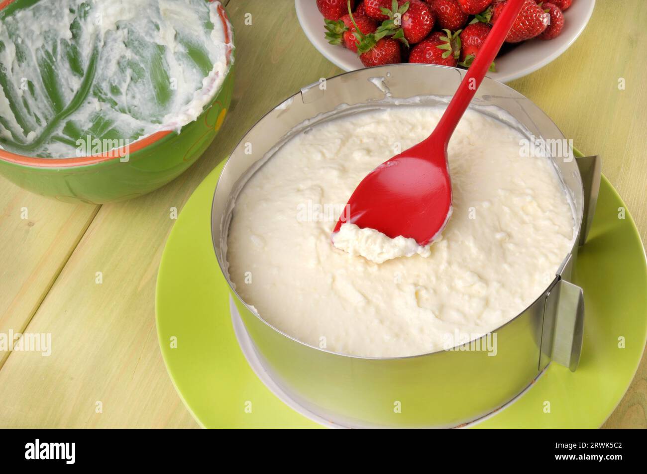 Filling in pie hi-res stock photography and images - Alamy