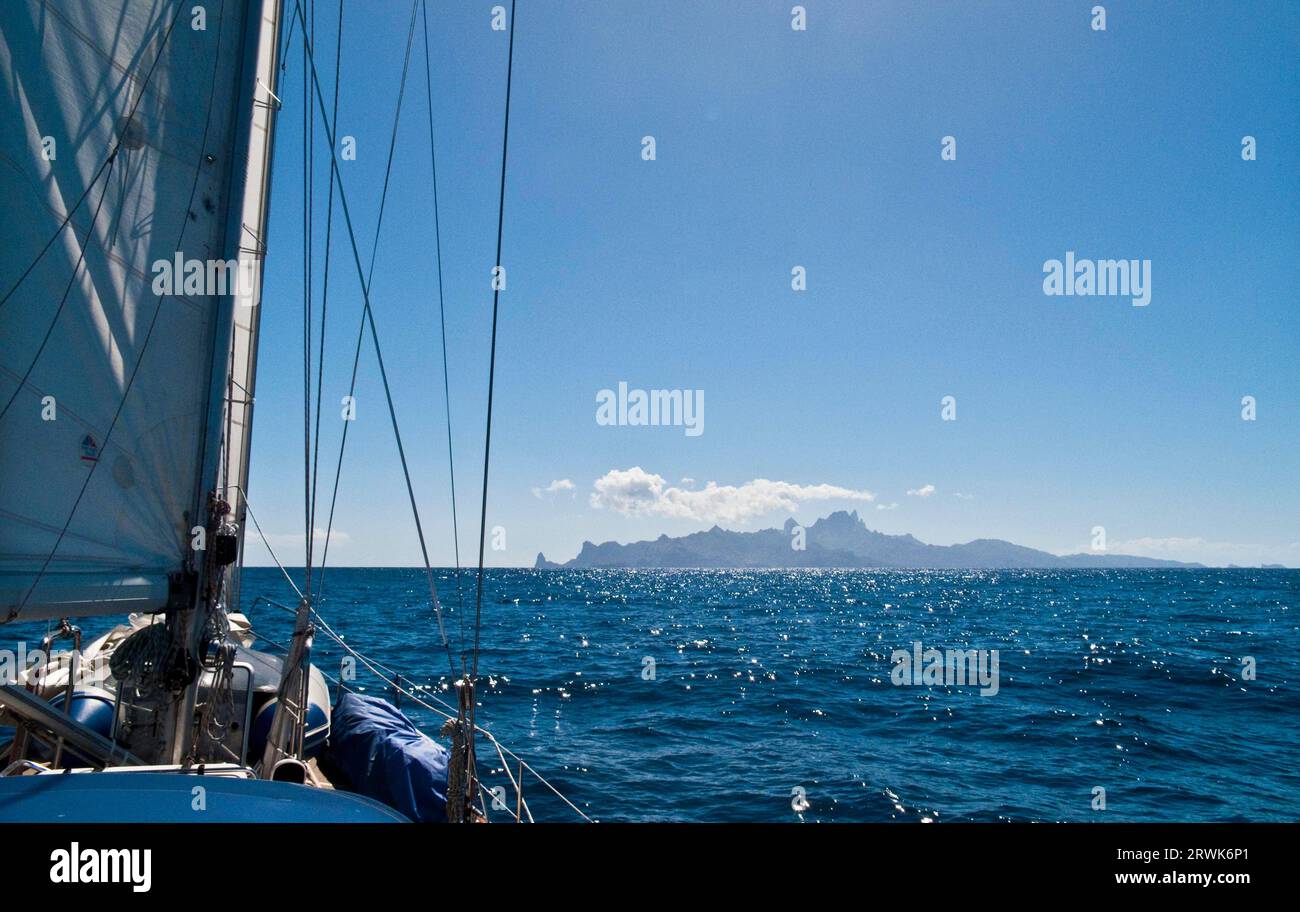 French polynesian sailing ship hi-res stock photography and images - Alamy