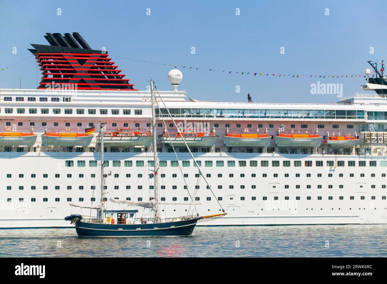 Seafaring fishing ship sailing hi-res stock photography and images - Alamy