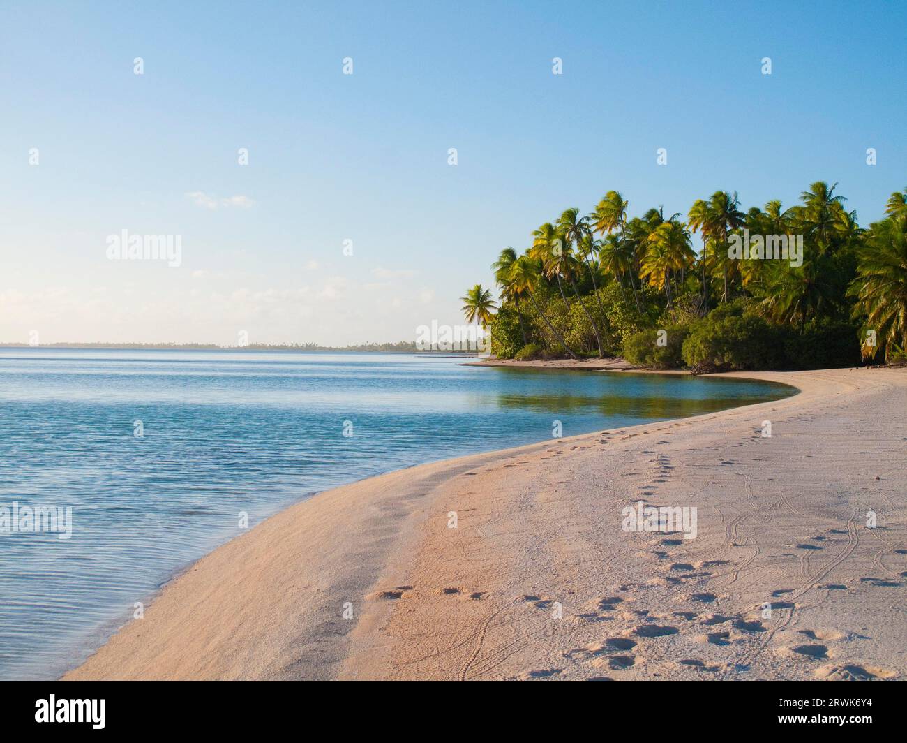 Makemo atoll hi-res stock photography and images - Alamy