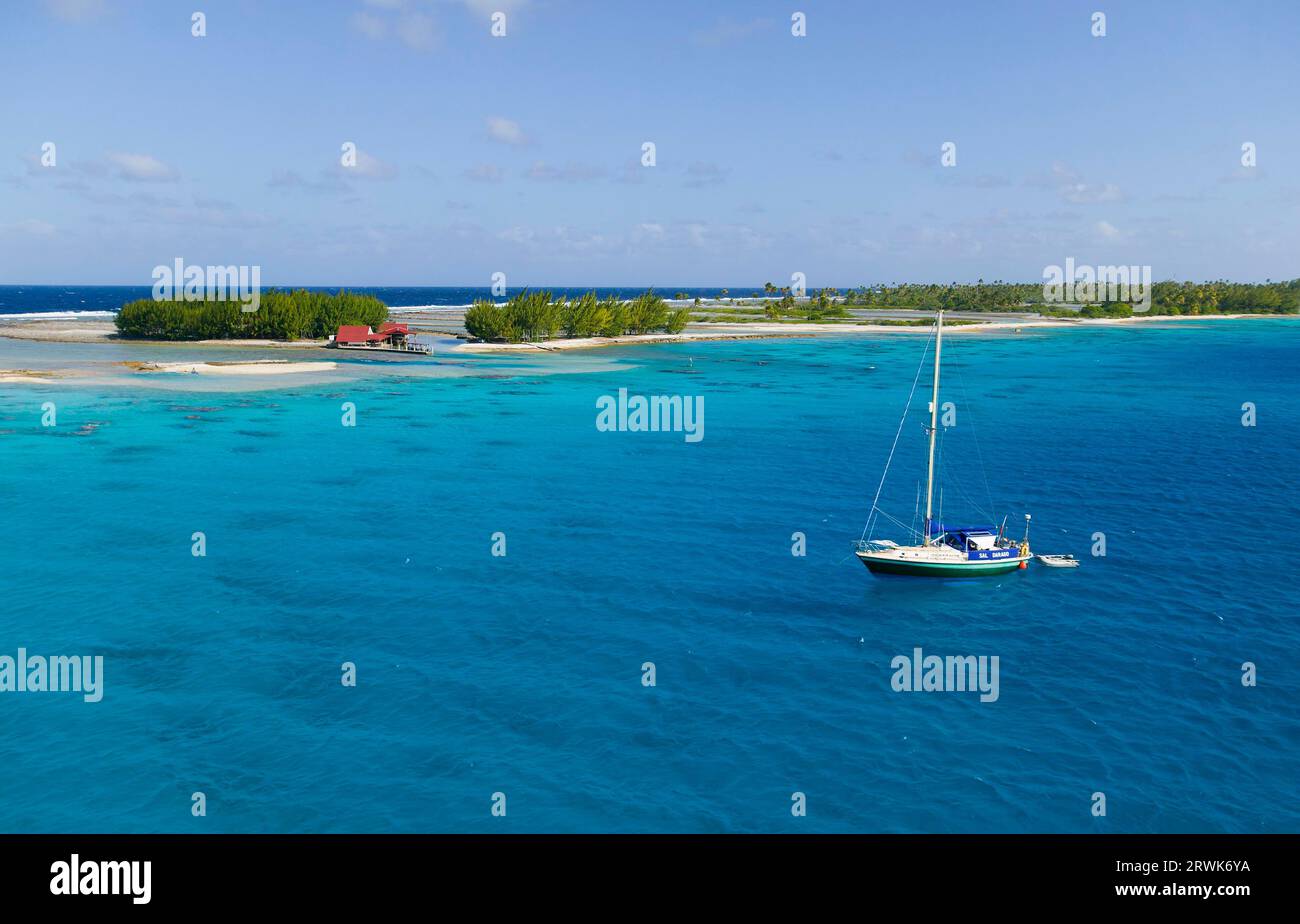 Tuamotu archipelago sailing hi-res stock photography and images - Alamy