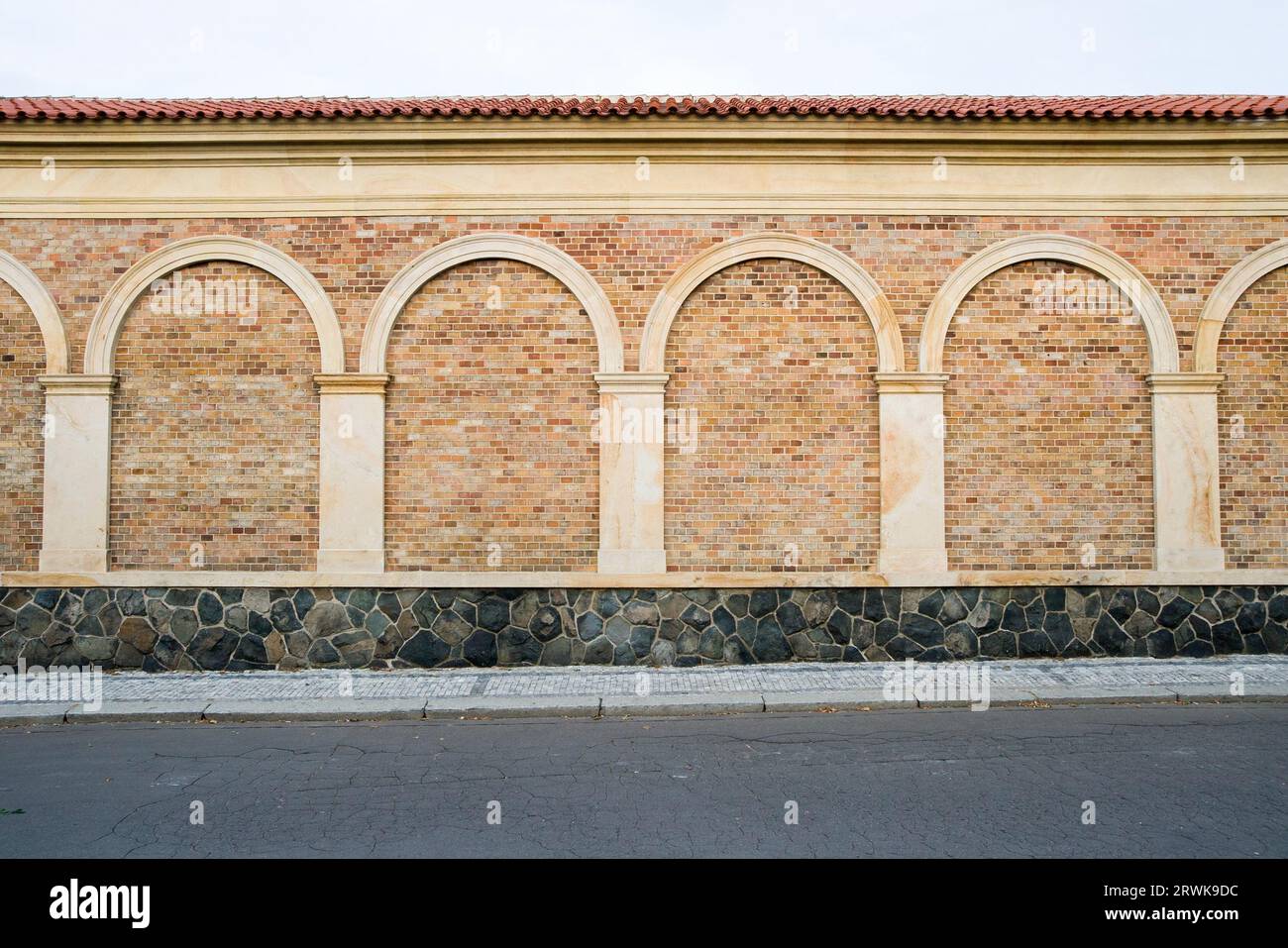Classic decorative brick wall columns hi-res stock photography and ...